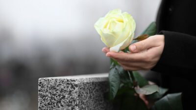 Como lidar com o luto: 6 Estratégias que podem ajudar